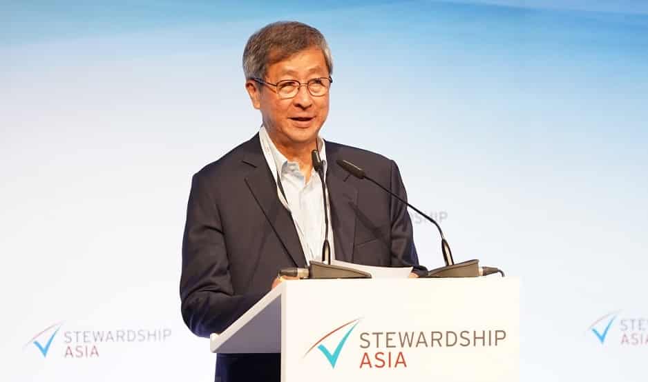 Ex-Minister Lim Boon Heng shows the way continuing to work despite in ...