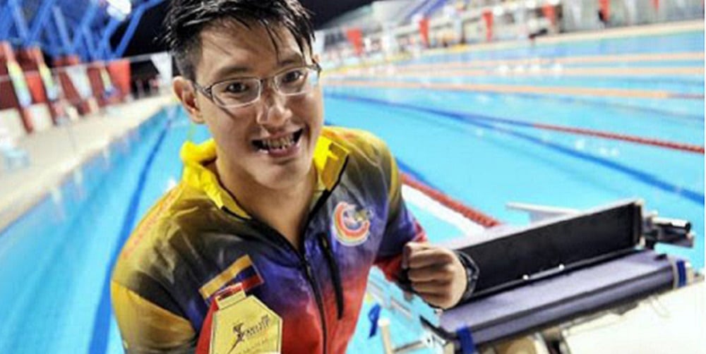 Prof Donald Low calls out Singaporeans "cocky" mentality in criticising ...